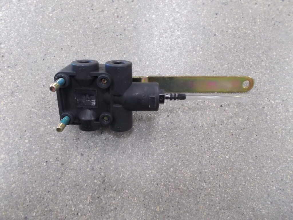 Dirks1650 - Peterbilt Ride Height Control Valve With Dump - Dirk's ...